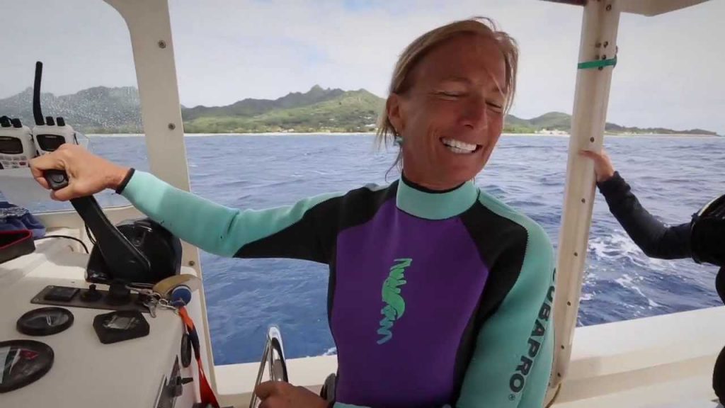 Diver Makes Shocking Discovery After Being Followed By Giant Whale ...