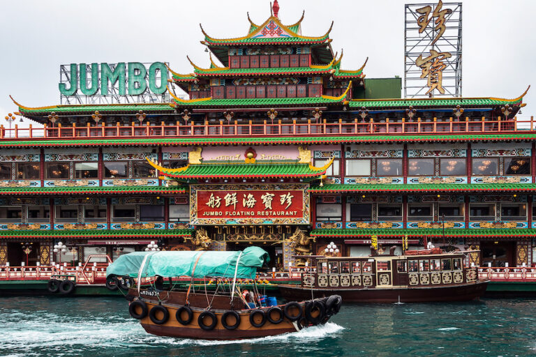 Famous Hong Kong Jumbo Floating Restaurants Sinks | HorizonTimes